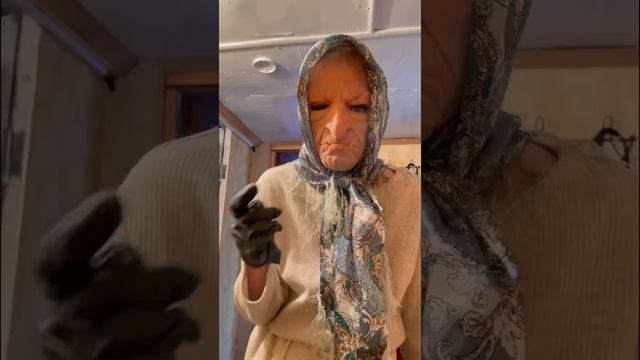 Света приехала на дачу, а там там поселилась старуха!!! Часть 1!! Страшилка!!