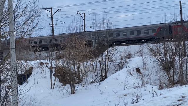 ЭП2К с пассажирским поездом на Москву по станции «Ока»