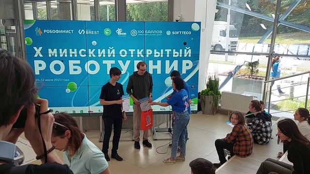 Награждение команды "Clueless"