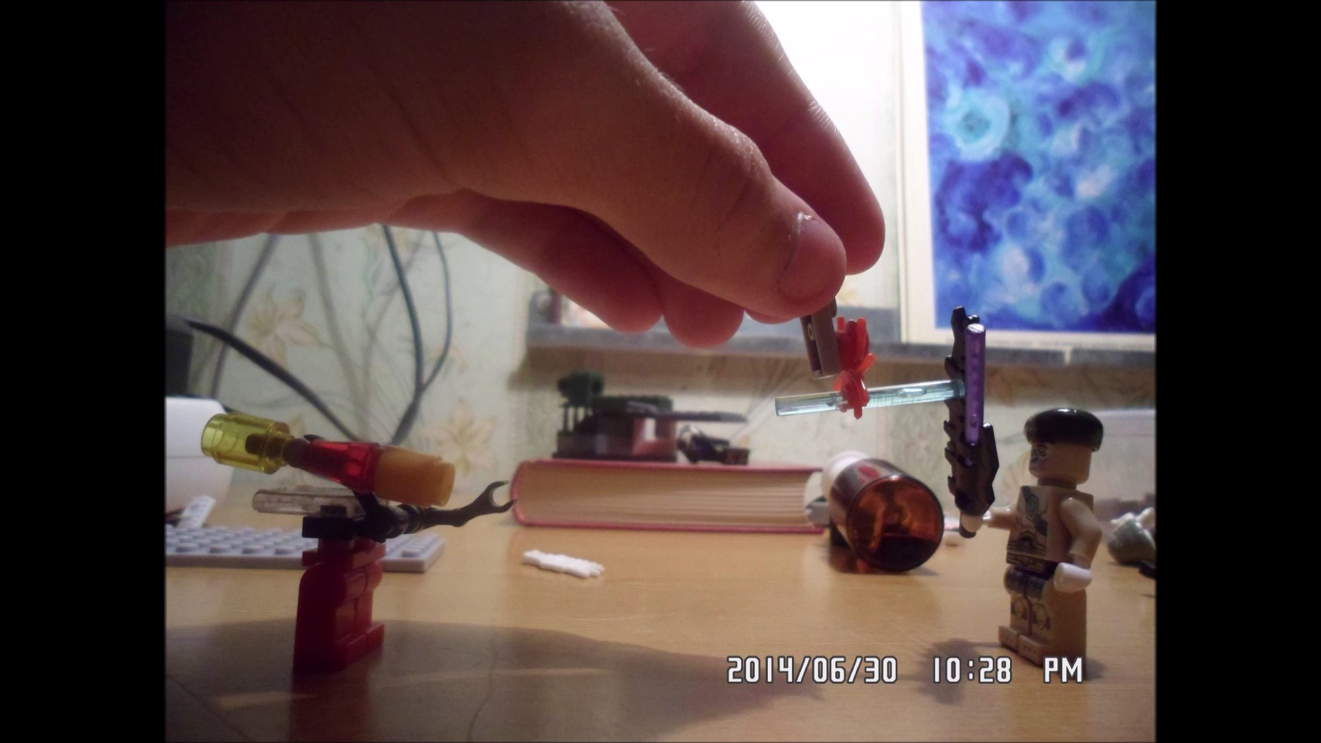 Лев ВДВшник против крабоголова