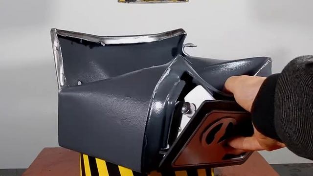 100-тонный гидравлический пресс vs сейф