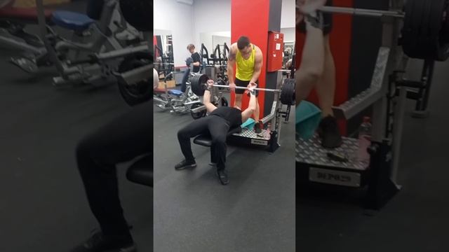 155 кг. Пока рекорд! Сердечко! Четко, сильно, мощно! Свой вес 92 кг. беез фармы, в чистую!