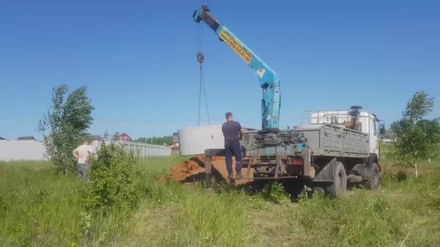Дача. Установка септика, прокладка коммуникаций. Строим своими руками.mp4