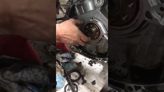 Замена коренного сальника VQ25 Nissan Teana J32