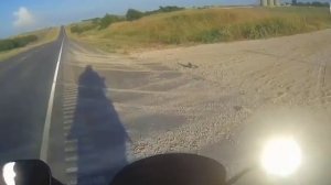Мотоциклист жестко проучил неадеквата.