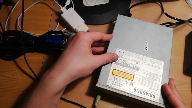 CD проигрыватель из старого CD-ROM 8X 1997 года