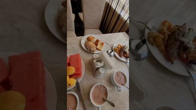 Анапа, Кристалл уют, пансионат,  кафе, столовая,  еда на столе
