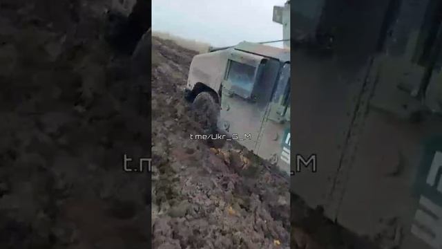 Американский бронник "Humvee" в очередной раз доказывает свою бесполезность в реальных условиях.