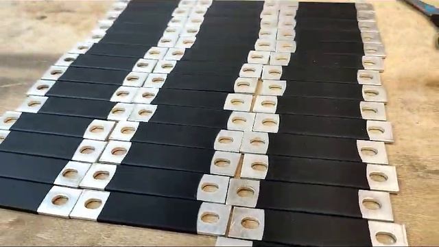 Установка черной термоусадки на медные луженые перемычки сечением 3х35, длиной 115 мм