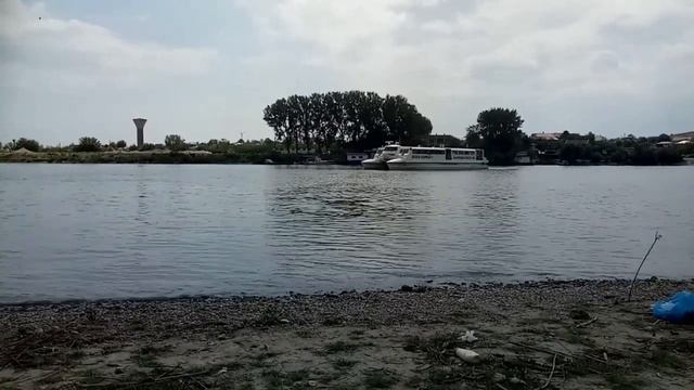 Рыбалка в Румынии на реке Дунай город Mahmudia и заброшенные автомобили браконьеров..mp4