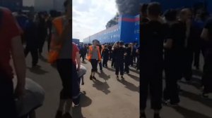 Где горит склад OZON. По данным СМИ, огонь охватил 20 тысяч квадратов