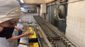 Японская уличная еда _ Как приготовить омлет в Цукидзи