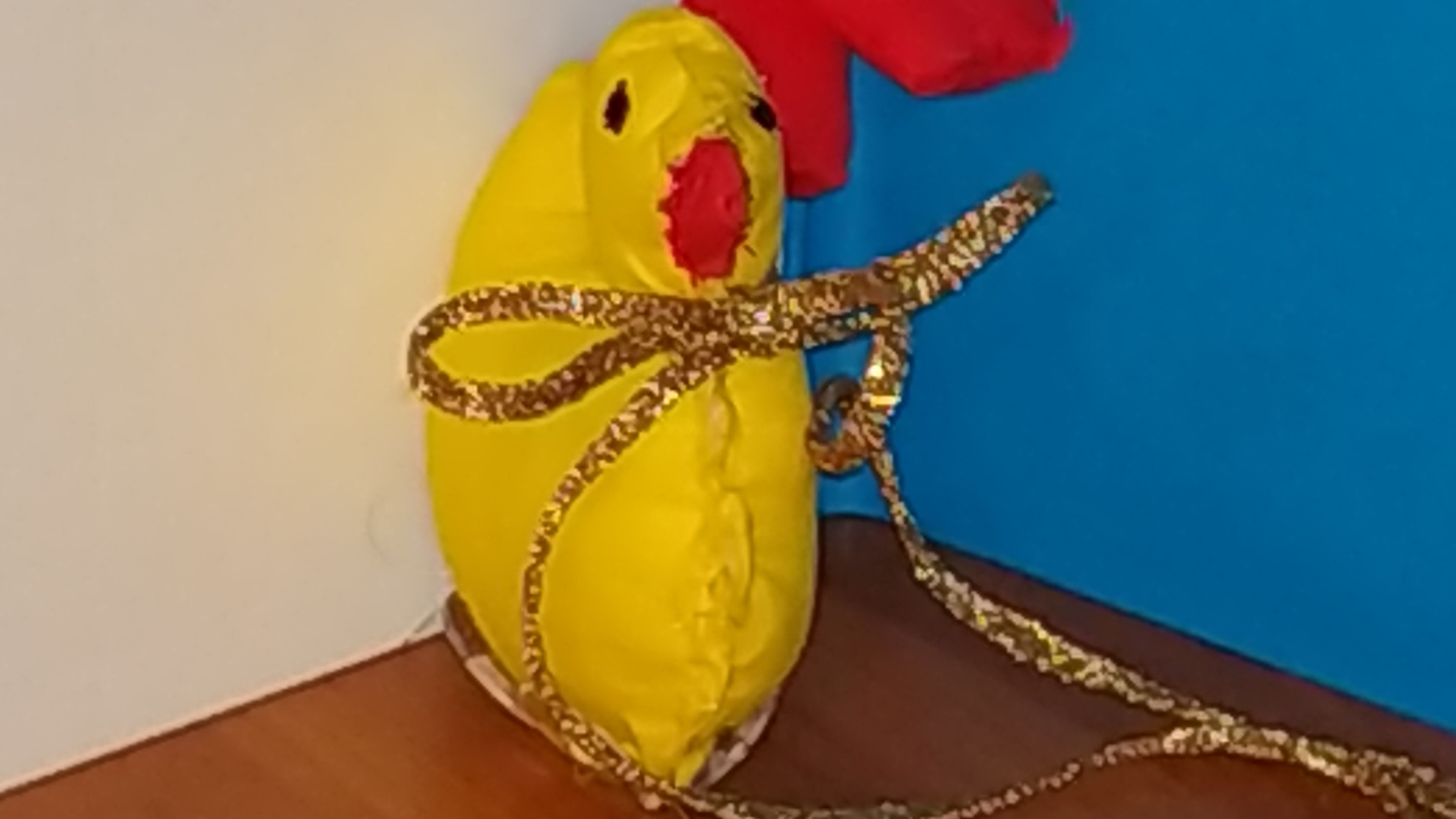Жёлтый гусёнок из ткани