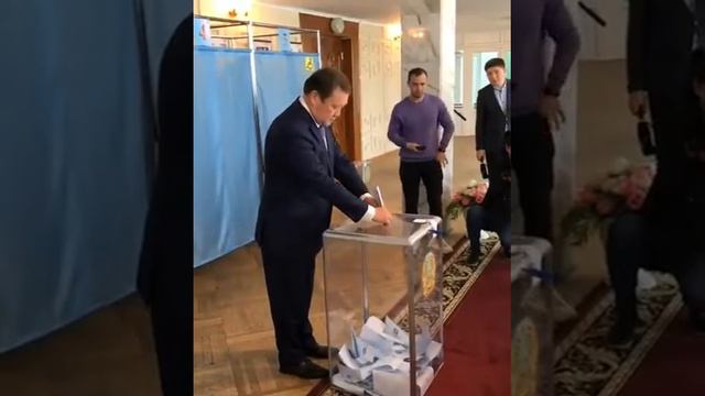 Аким Северо-Казахстанской области Кумар Аксакалов проголосовал на выборах Президента РК
