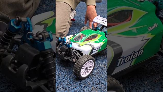 Машинка на пульте управлени