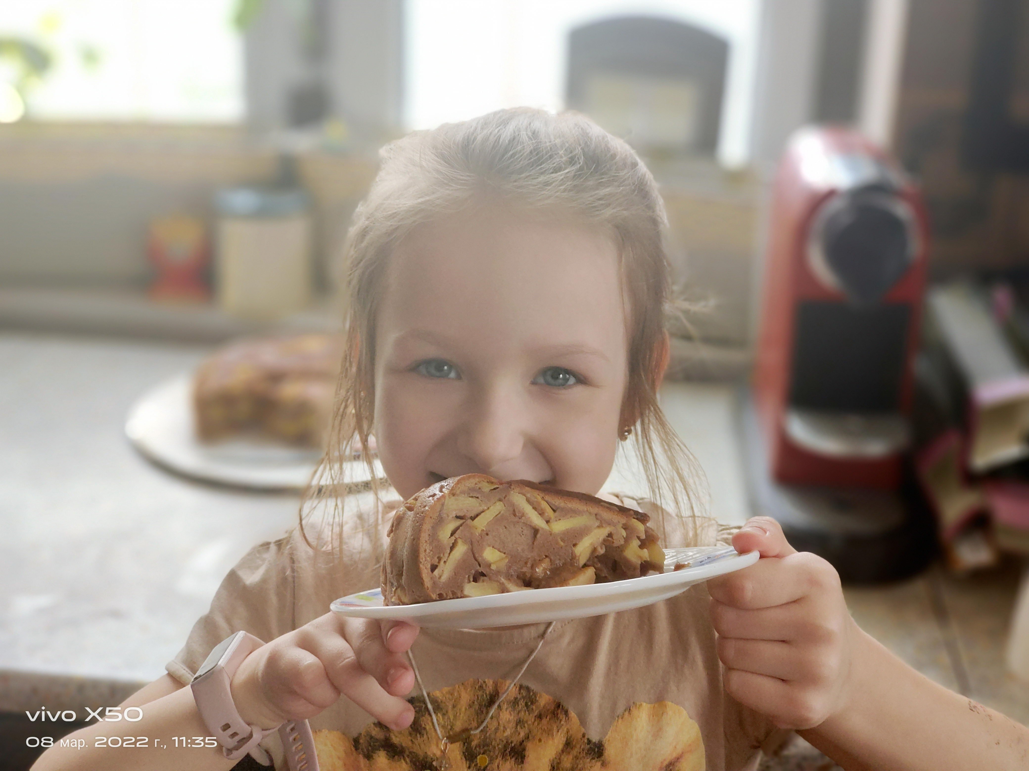 4Д Четыре девочки. Я готовлю. Шоколадная шарлотка с сгущенкой