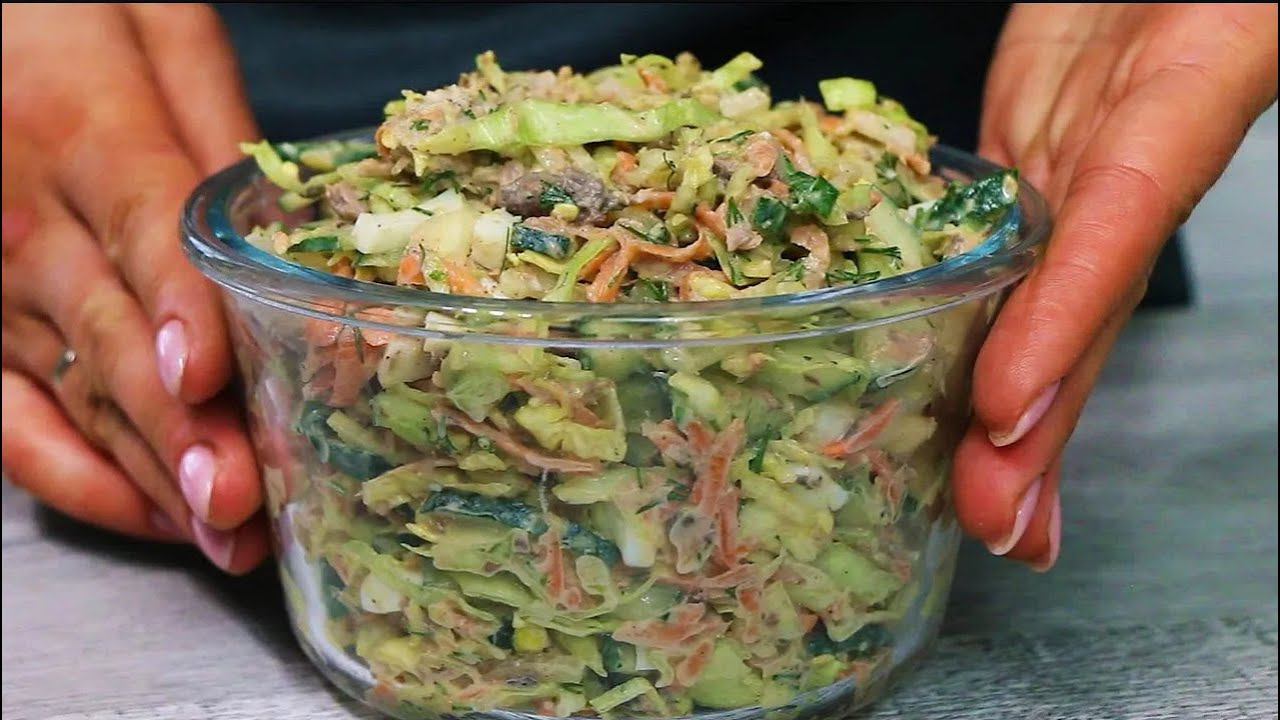 Весенний салат из молодой капусты и тунца