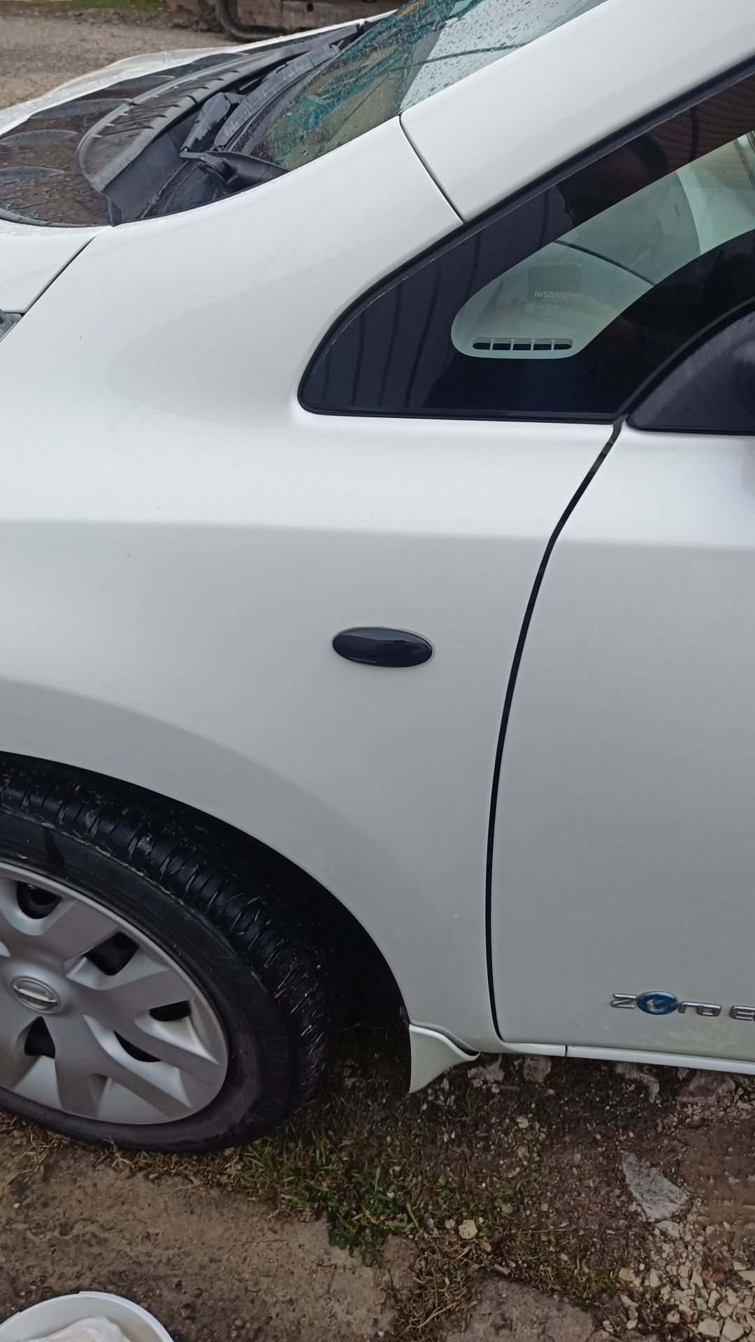 "Бегущие" светодиодные повторители поворотов на Nissan Leaf