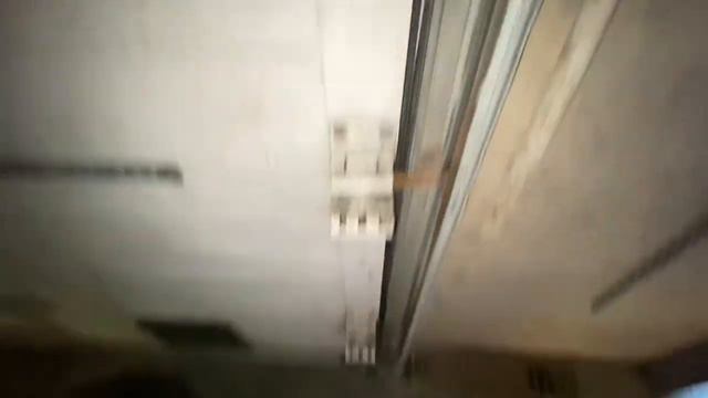 Ворота вылетели из направляющих , пытаемся собрать из говна хоть что то 🤦