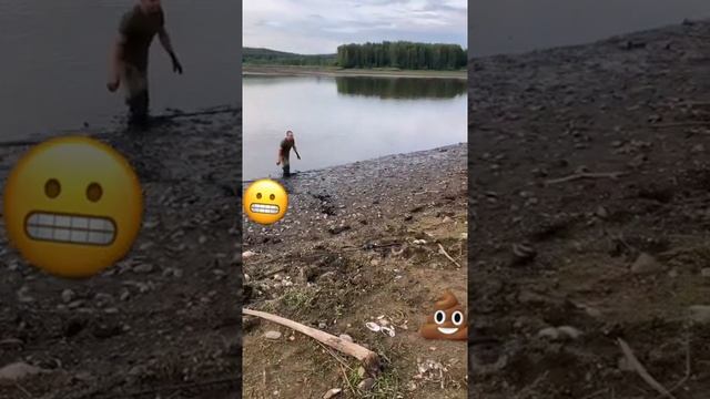 На рыбалке в белых носках!