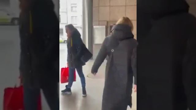 Украинцы в Латвии качают свои права :)
