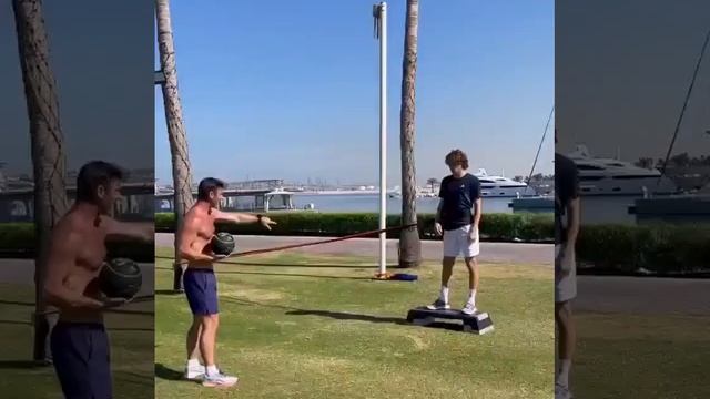 В.И.Иванов. Наблюдение за ведущими игроками. Циципас не тратит время на корте.