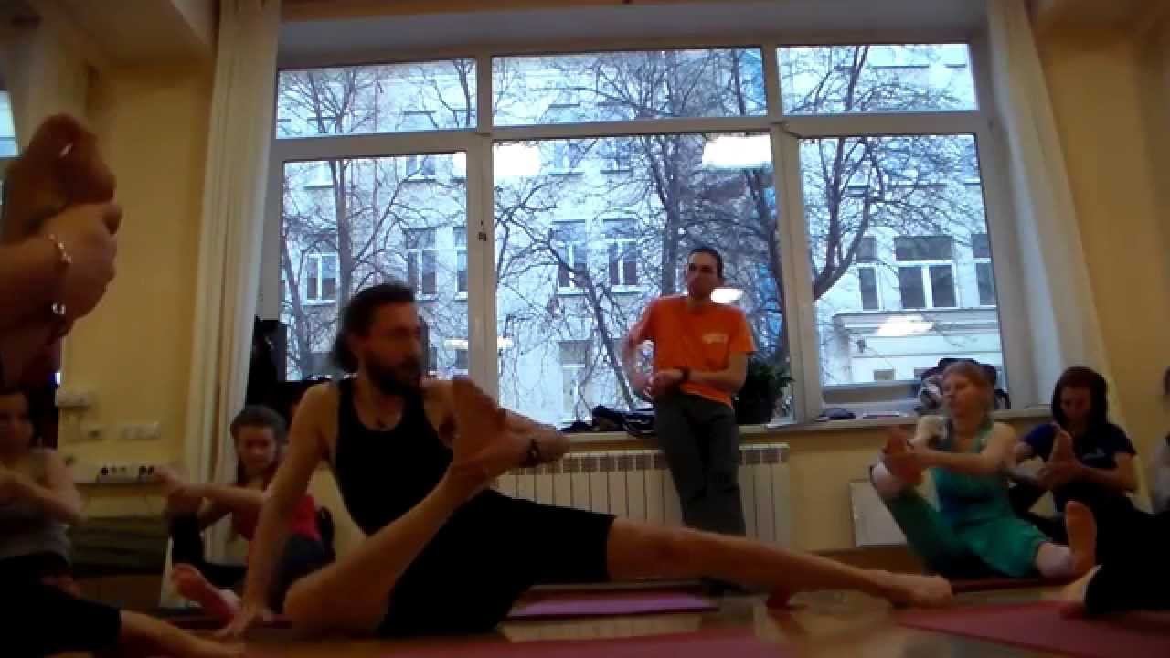 Освоение Йога Дандасаны и Падмасаны