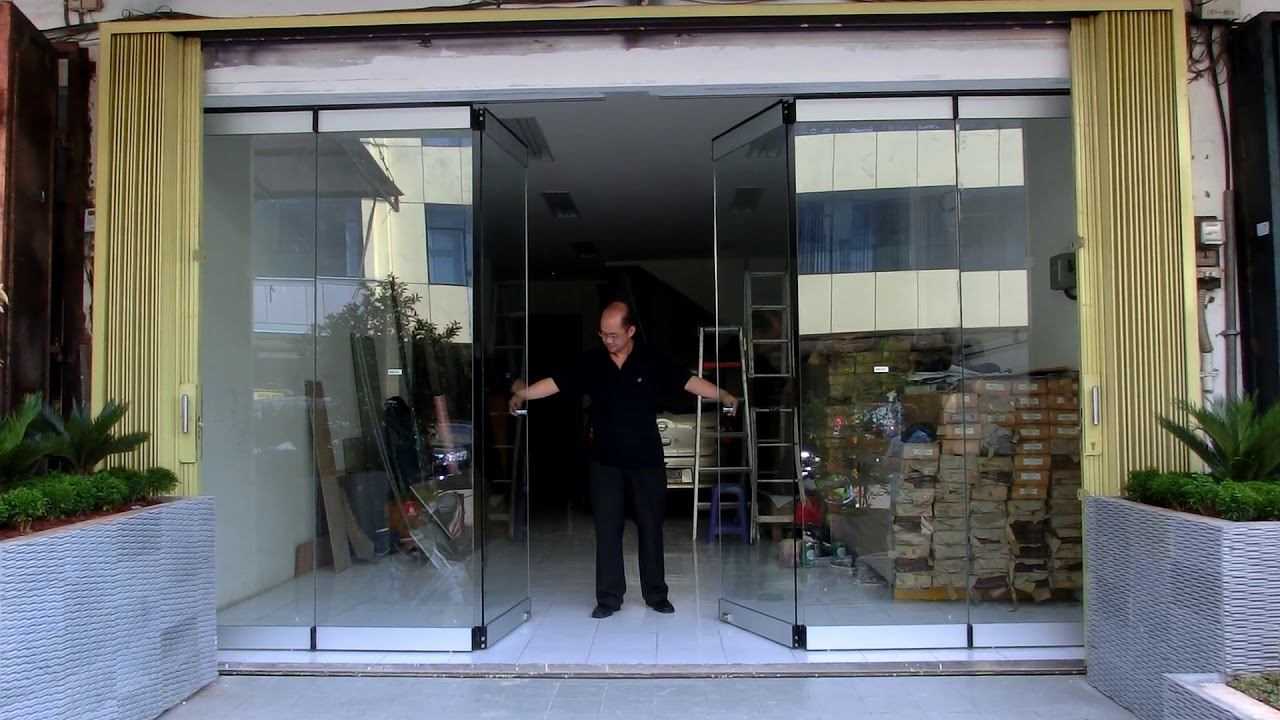 SFW system with free swing panel
