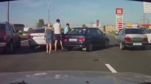 Вот как можно мгновенно усмирить быдлана на дороге!