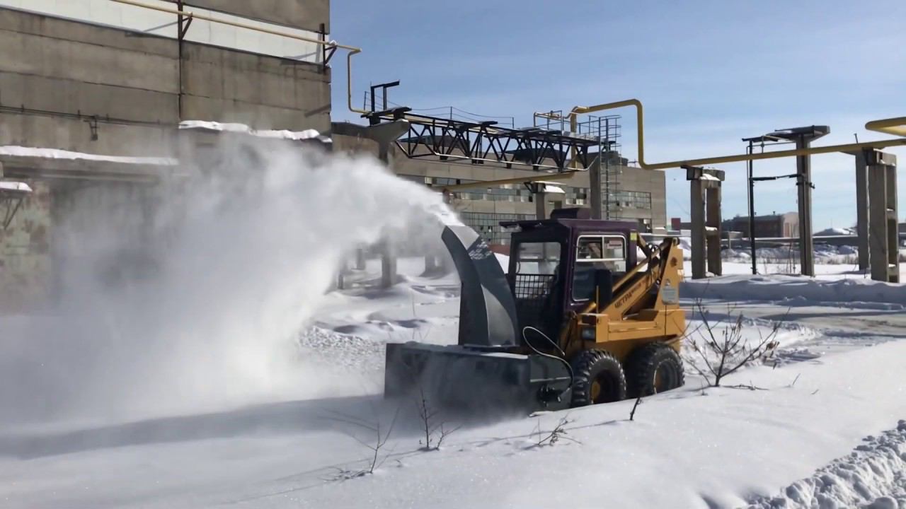 Снегоочиститель шнековый СШ-173 на мини погрузчике МКСМ 1000