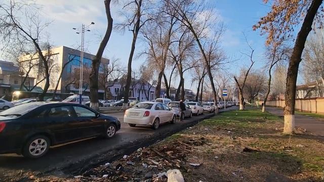 Километровые очереди на газовых заправках в Ташкенте. 3 февраля 2023 года. Съемка ИА _Фергана_