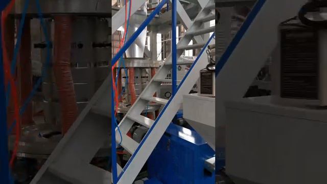 Экструдер для производства многослойной пленки SD-60-65-60-2000 ABC (видео с тестовых запусков)