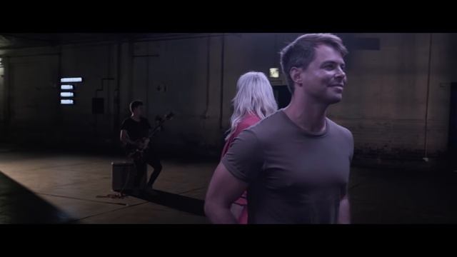 Bobby van Jaarsveld & Demi Lee Moore - Ek Weet Al Lankal.mp4