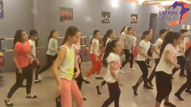 Kaz Kids Dance - Новогодний клип от концертной группы – смотреть видео ...