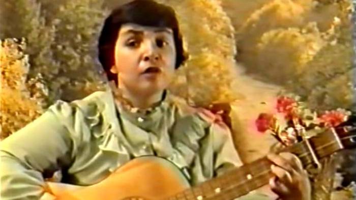 "Я откачалась на трапеции" (запись 1991 г.). Поёт Надежда Вдовкина.