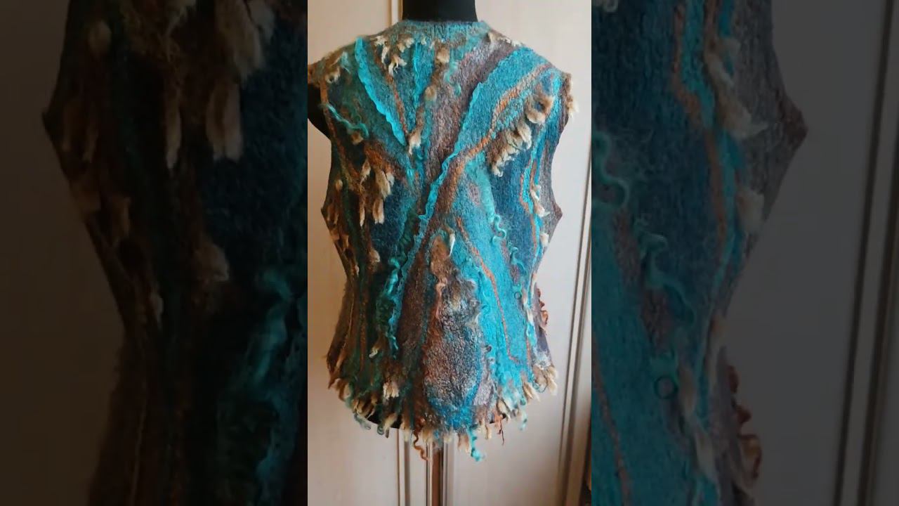 Валяный жилет с шёлком и овечьими кудрями "Хозяйка тайги".