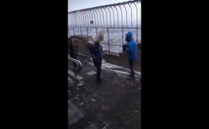 Волосы во время ветра 