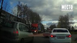 Забыл про левый ряд. ДТП в Нововятске