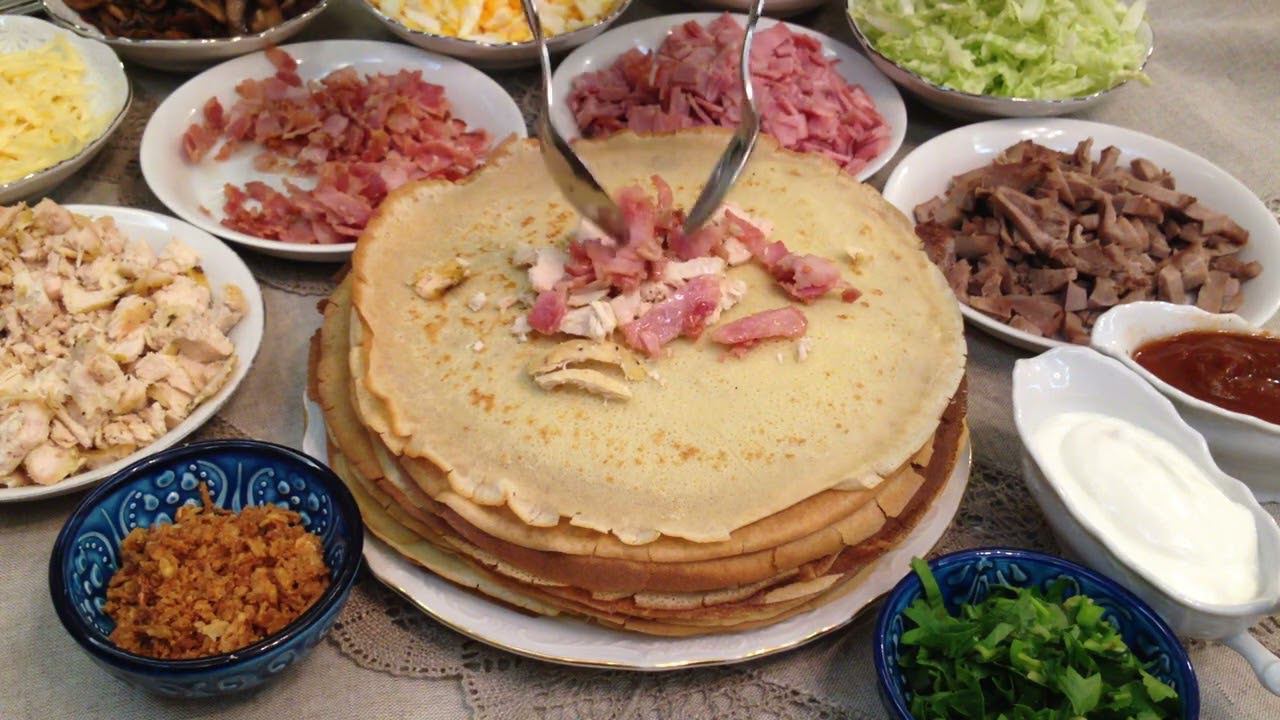 Вы готовили блинную поляну? Вот так выглядит с мясными начинками