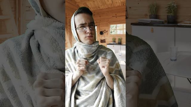 Бабушка и беспроводные наушники🤣