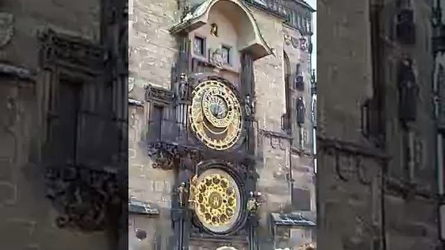 Знаменитые часы на ратуше в Праге
