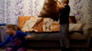 Как я сижу с детьми.   Выпрыгнула в окно.