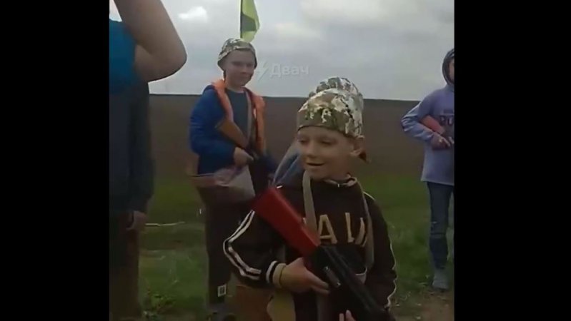 украинские ДЕТИ: "Если будут русские, мы будем стрелять..."