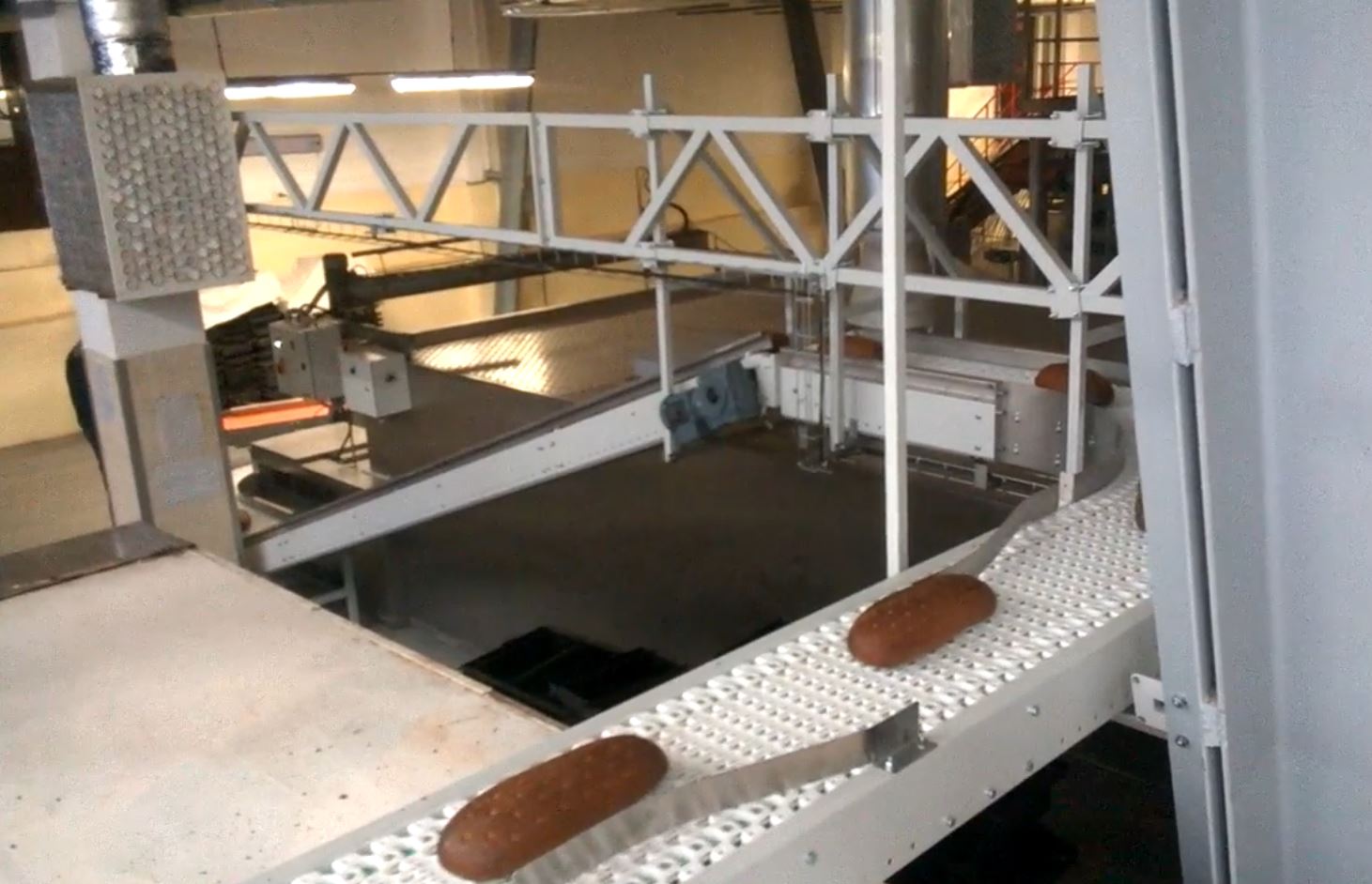Линия для транспортирования и охлаждения хлеба различных размеров и формы (овальные, круглые)