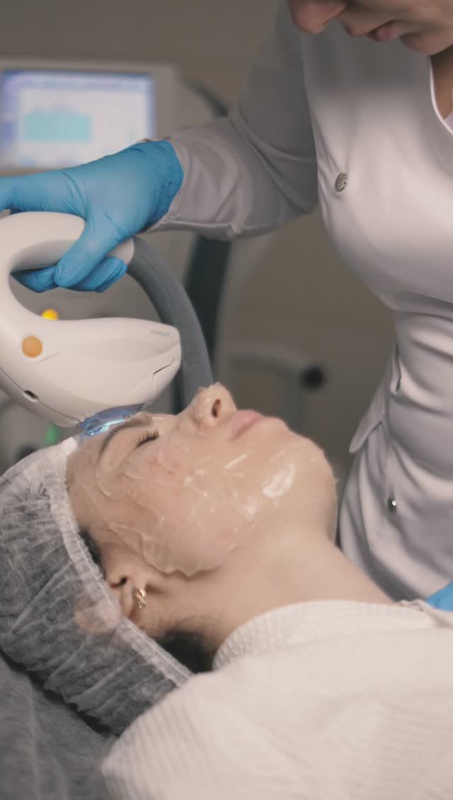 Фототерапия кожи лица после акне на аппарате Lumenis М22