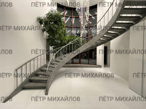 Монолитная бетонная лестница на титевах с просветами