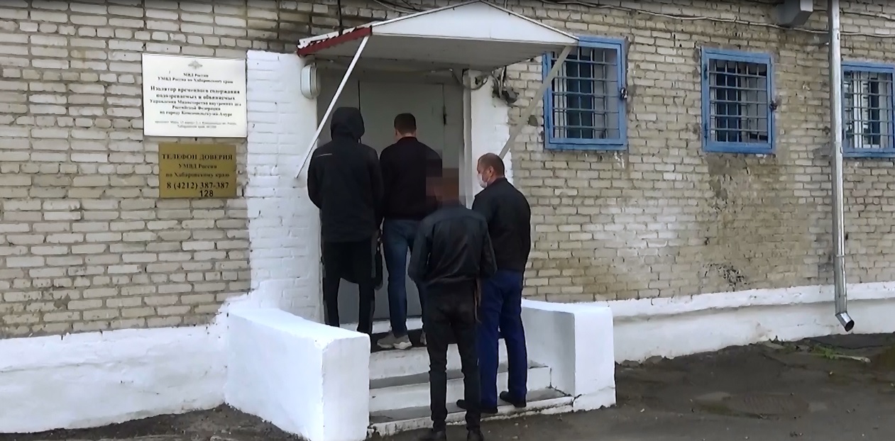 В Хабаровске полицейские задержали курьера