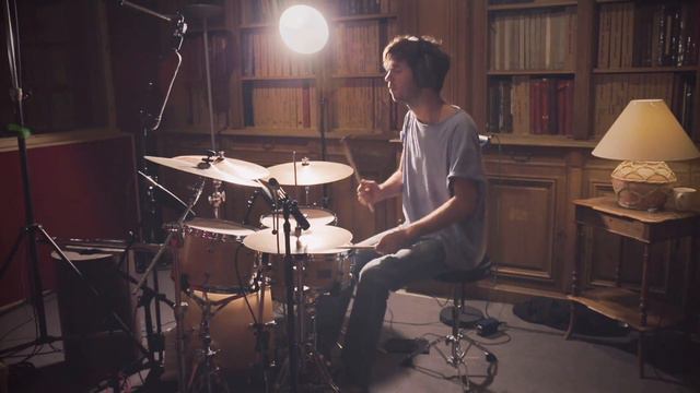 7. Tchad Blake. Binaural street recording, triggering with gates, parameter tweaking, soundscapes