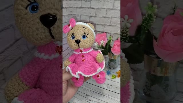 Обзор Мишка в розовом платье ручной работы.