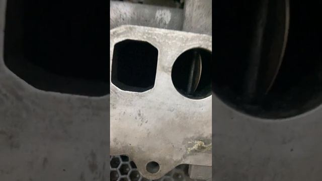 Впускной коллектор правый Мерседес ом642